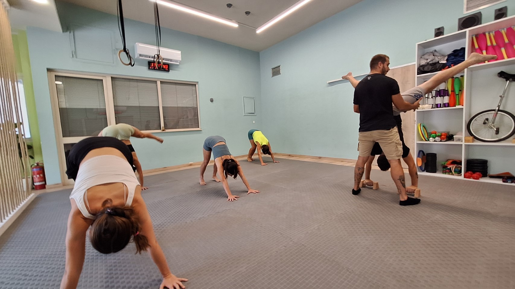 Handstand Classes in Rhodes | Base & Fly